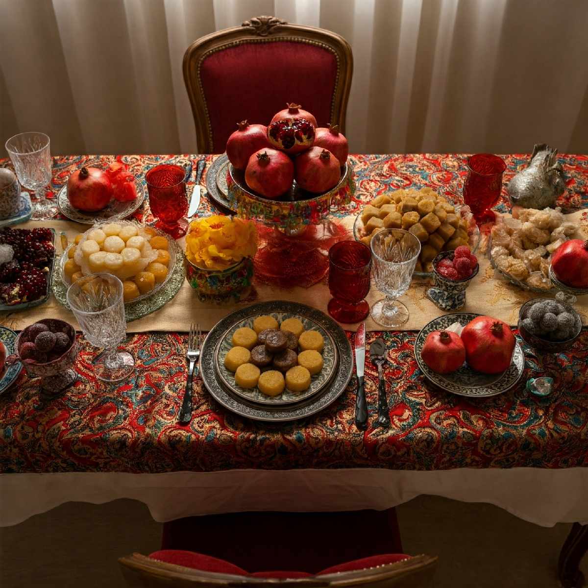 تزیین سفره شب یلدا 1403 تاریخچه و آداب و رسوم + 40 عکس